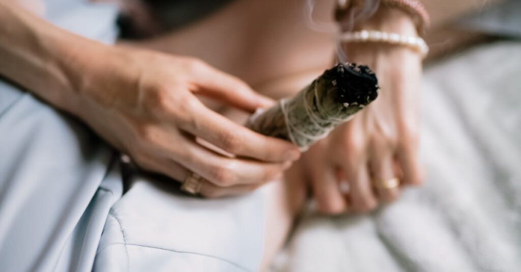 How To Smudge The Right Way - All Divinity